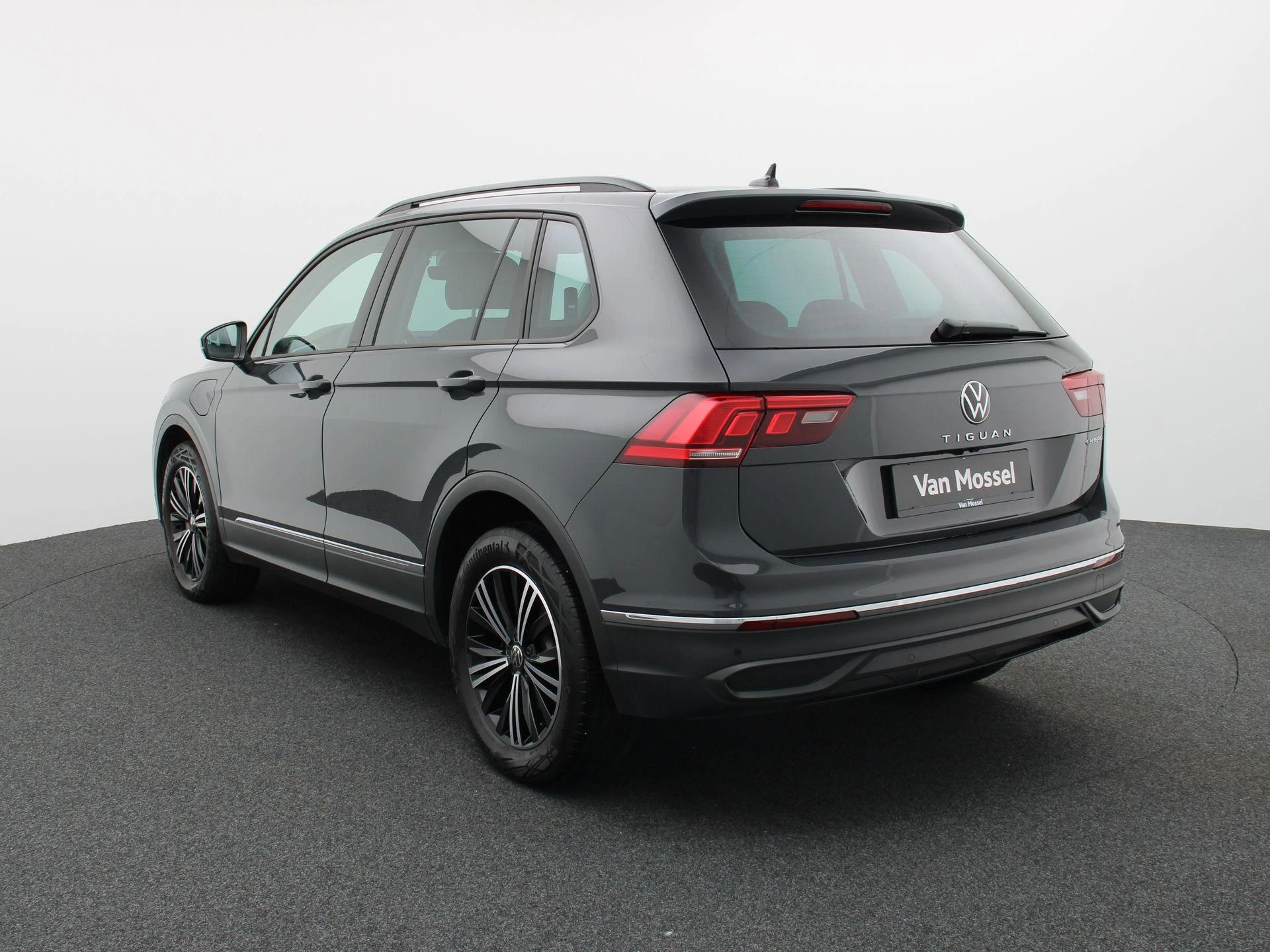 Volkswagen Tiguan eHybrid 1.5 TSI 180kW Life Used | Van Mossel ...